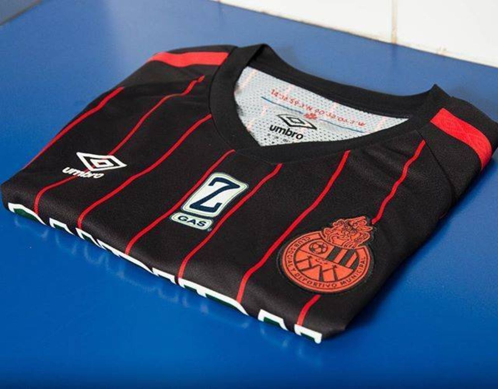 Se filtran las imágenes del nuevo uniforme de los rojos de Municipal ...