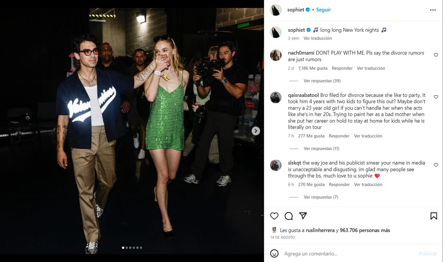 Sophie Turner es captada besando en la boca y en plena calle a su amiga ...