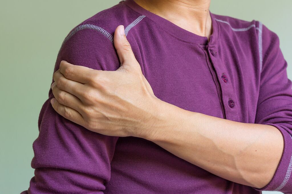 El síntoma silencioso: ¿Qué cáncer causa dolor en el hombro? – Publinews