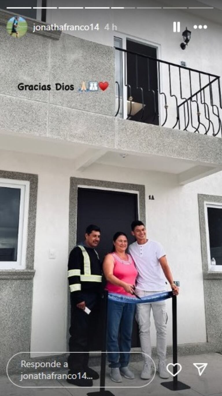Jonathan Franco cumple el sueño de sus padres: les regala una casa ...