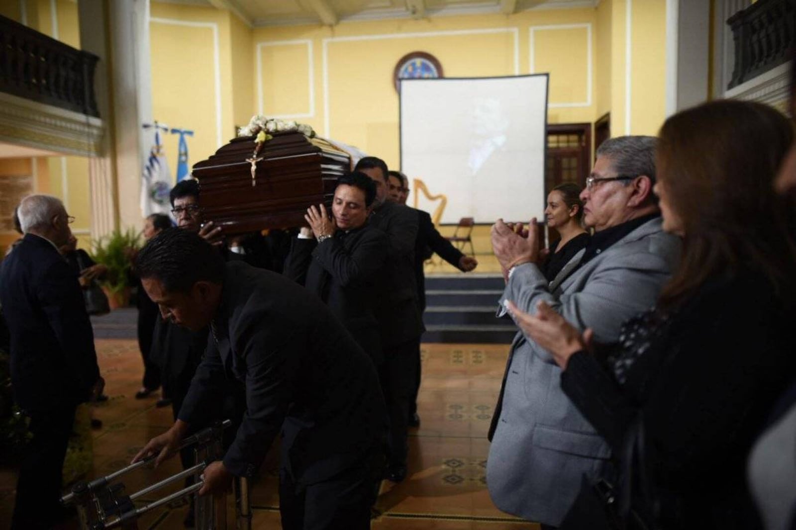 Elmar Rojas: Emotivas despedidas al artista guatemalteco – Publinews