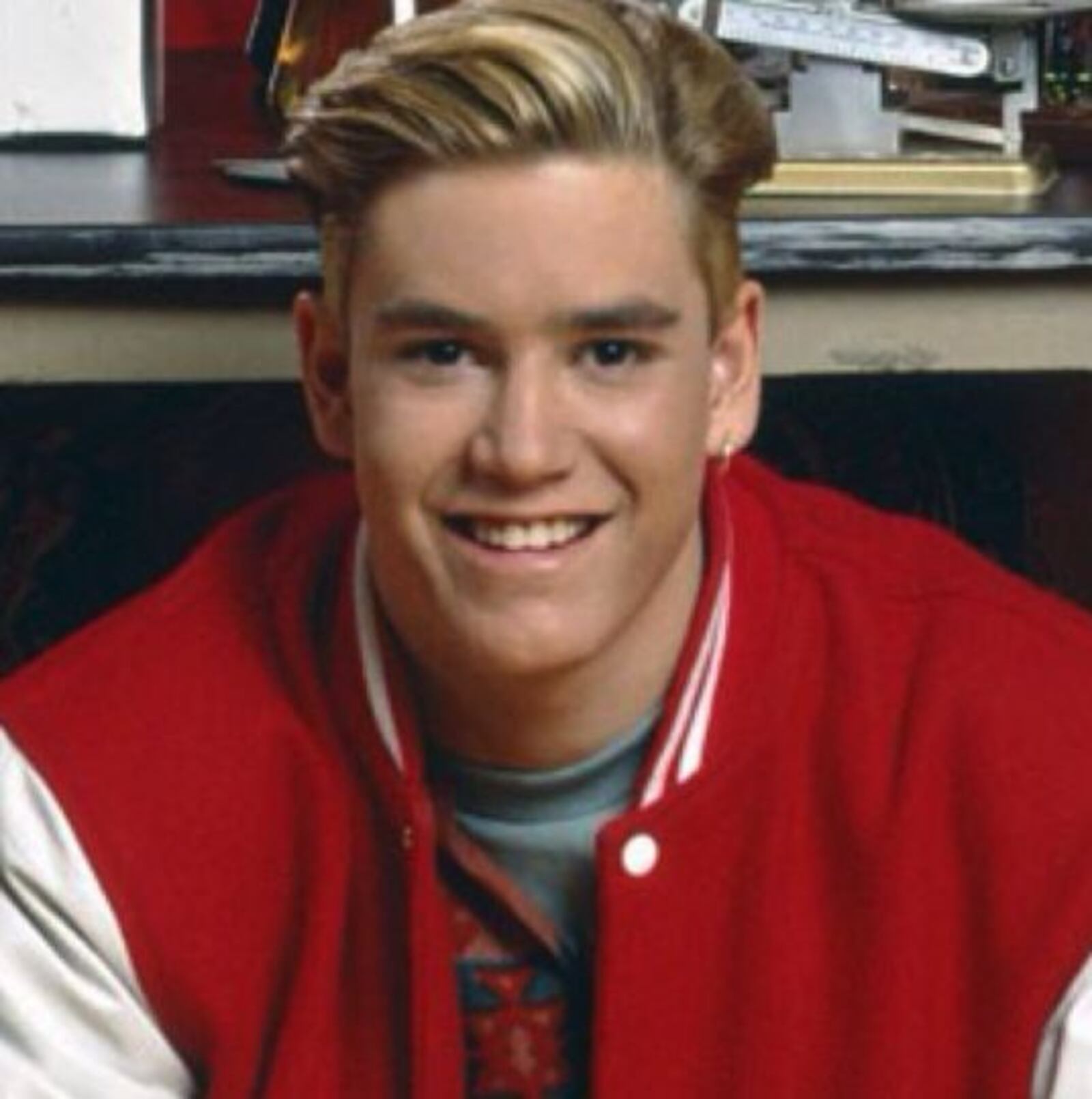 Zack Morris de "Salvados por la campana" irreconocible al posar desnudo – Publinews