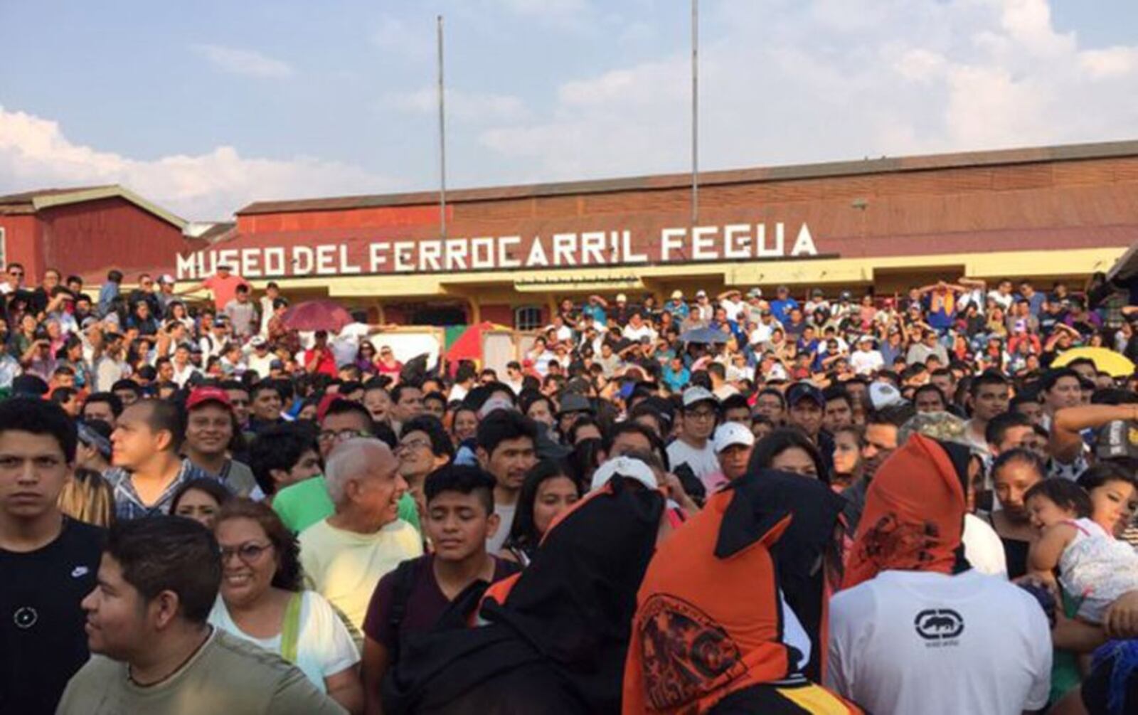 USAC realiza elección de Rey Feo 2016 en Plaza Barrios – Publinews