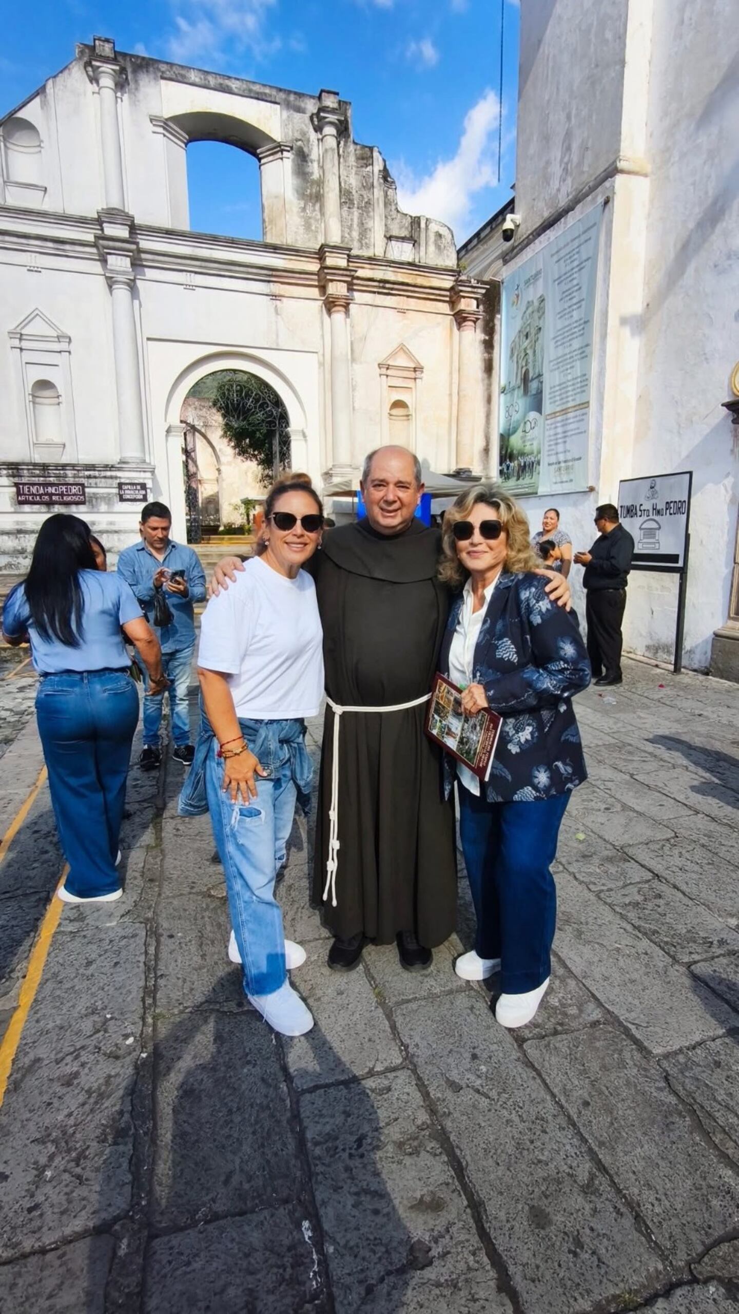 Así fue el recorrido de Angélica María y Angélica Vale en Antigua ...