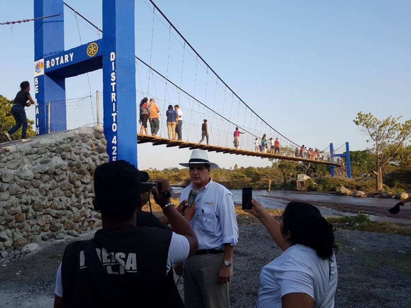 Inauguran puente que fue destruido por la erupción del volcán de Fuego ...