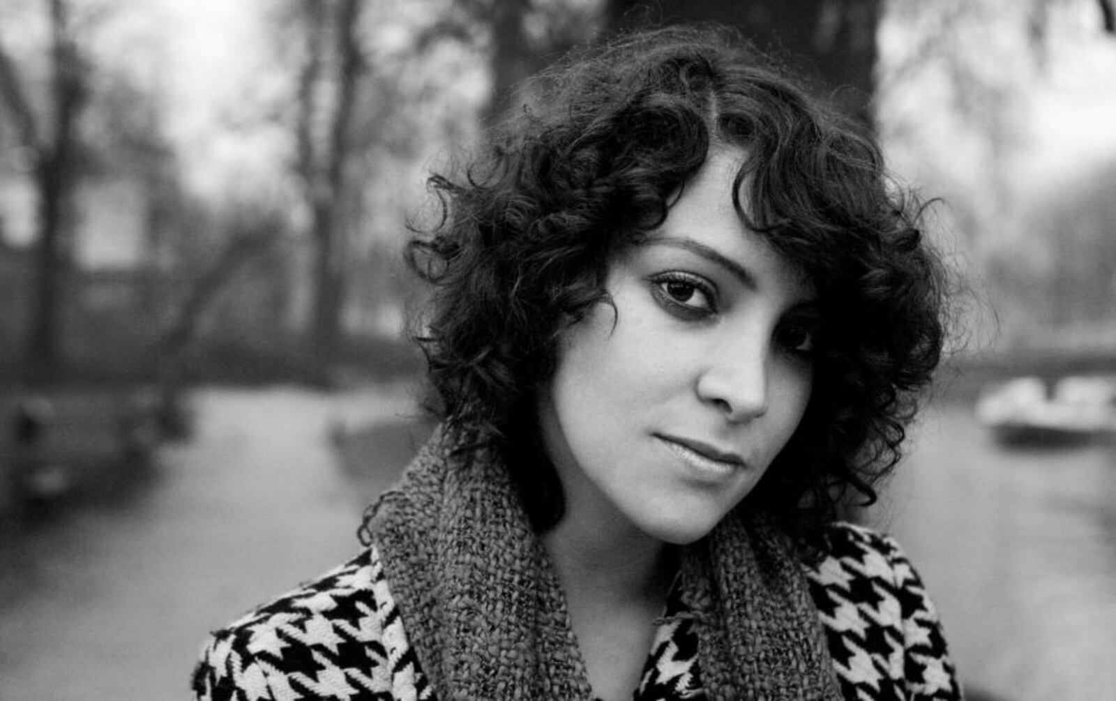 Gaby Moreno le canta una canción de cuna a un filme escalofriante ...