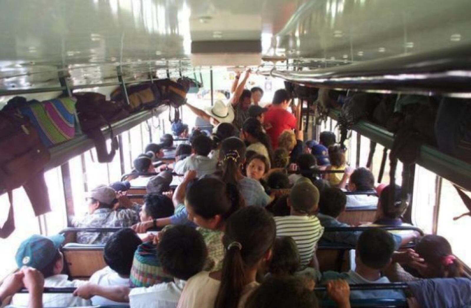 VIDEO. La increíble transformación de los buses extraurbanos que usamos ...